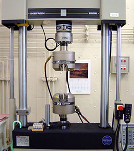 Hydraulic servo load frame for testing wear (fatigue) | 施設設備供用 | JAXAの ...